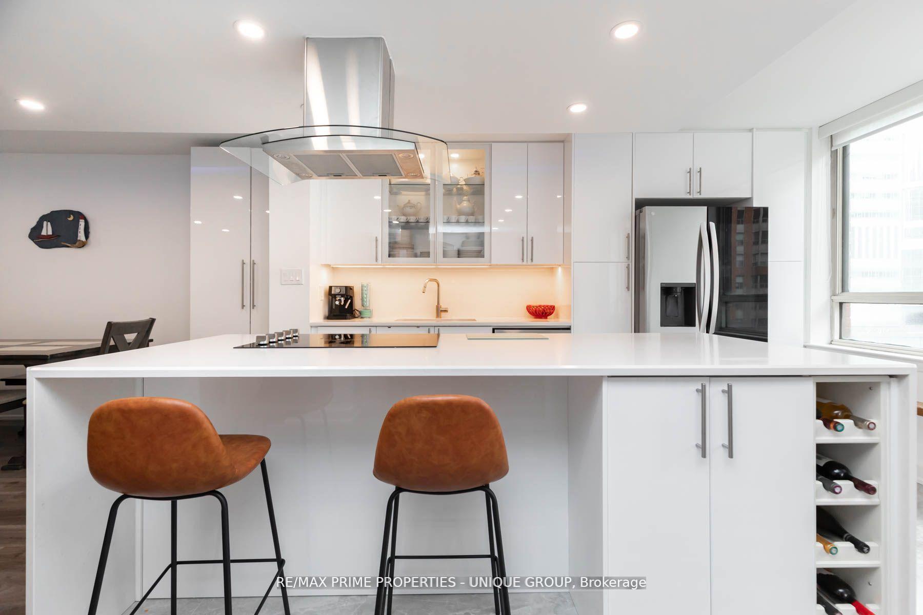 903 - 633 Bay Street, Toronto, ON M5G 2G4