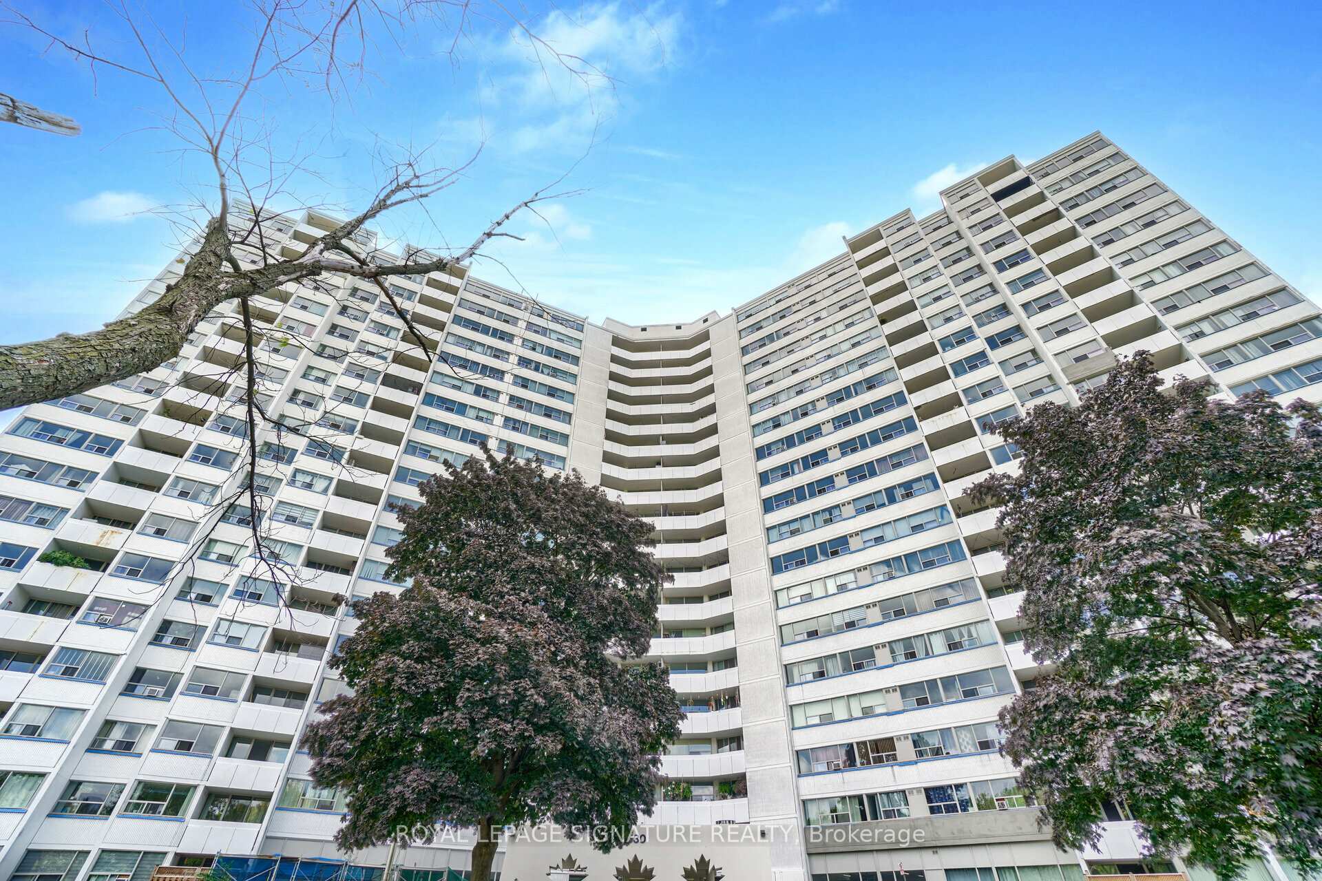 904 - 530 Lolita Gardens, Mississauga, ON L5A 3T2