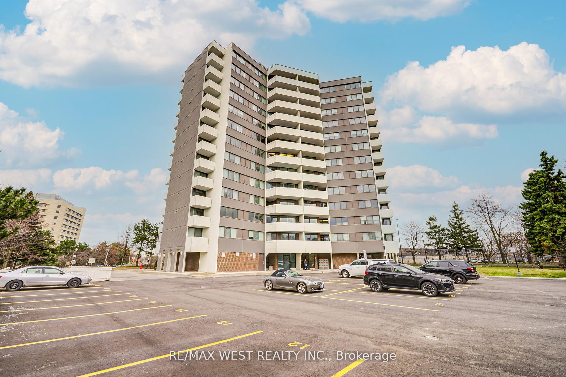 906 - 150 Neptune Drive, Toronto, ON L6R 0T7