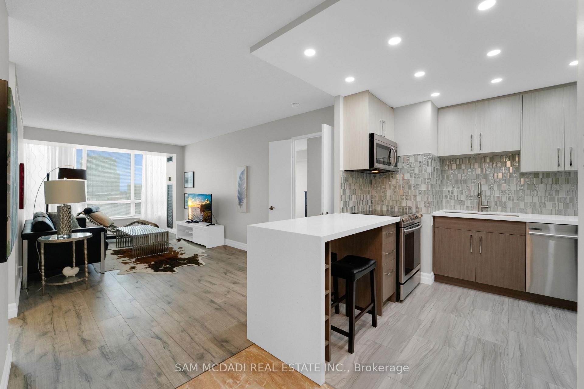 909 - 1300 Islington Avenue, Toronto, ON M9A 5C4