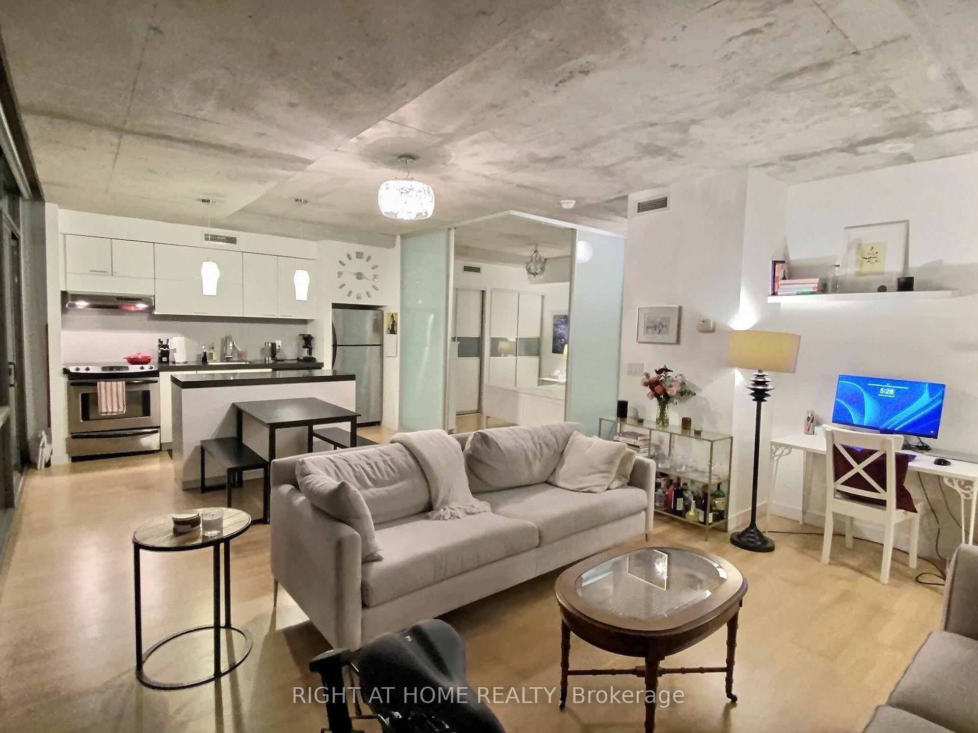 909 - 55 Stewart Street, Toronto, ON M5V 2V1