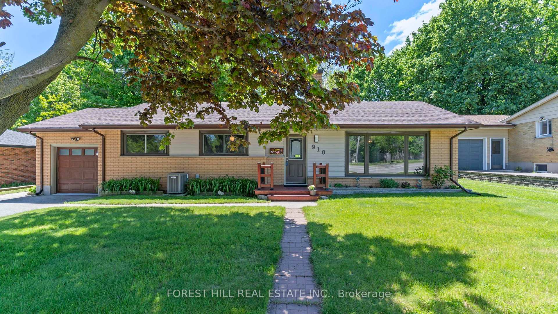 910 Oxford Street W, London North, ON N6H 1V3