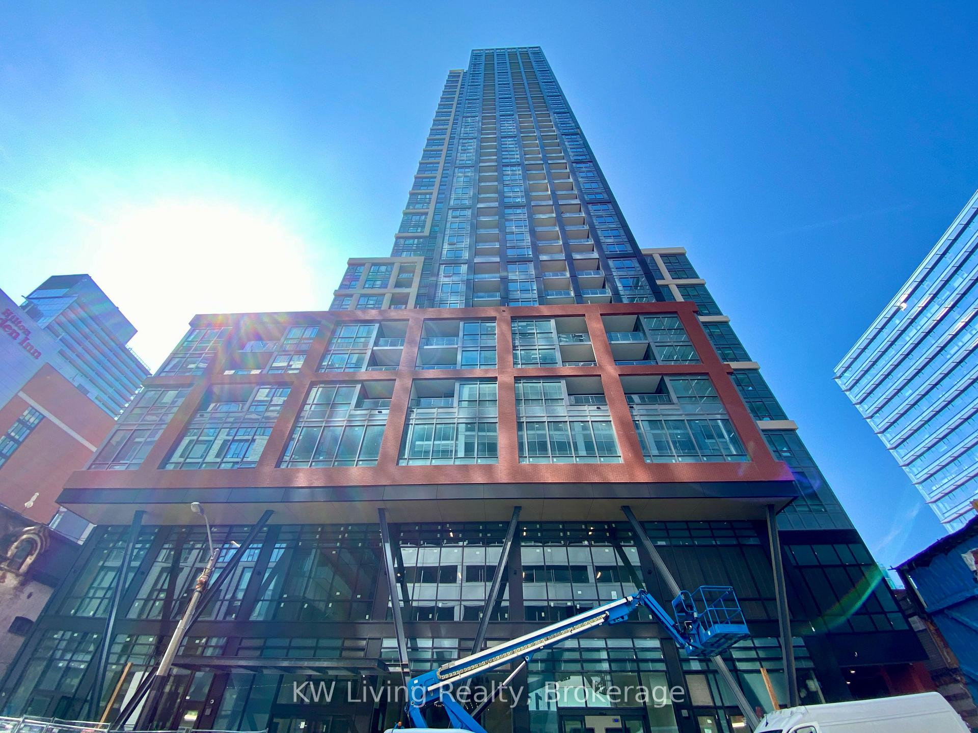 911 - 108 Peter Street, Toronto, ON M5V 0W2