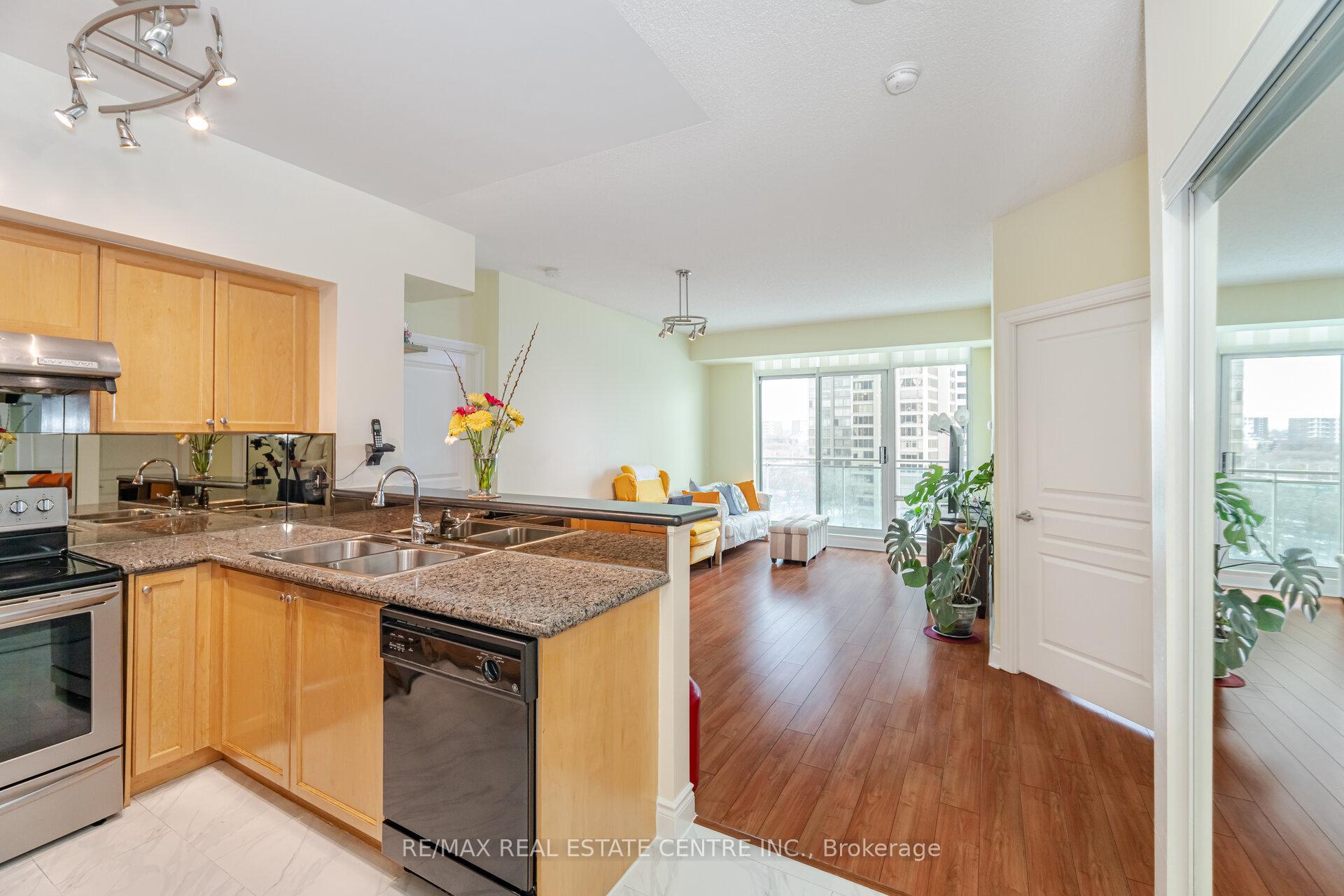 911 - 5 Marine Parade Drive, Toronto, ON M8V 4B4
