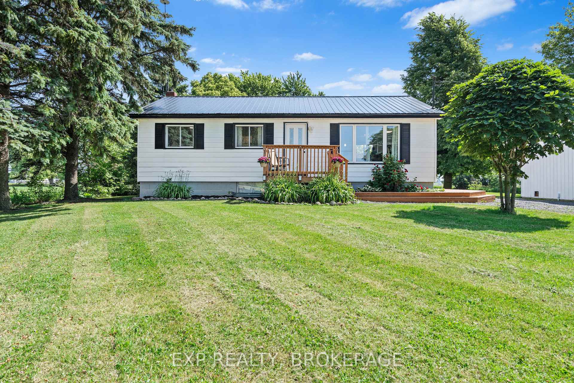 912 8TH LINE Road, Frontenac Islands, ON K0H 2Y0