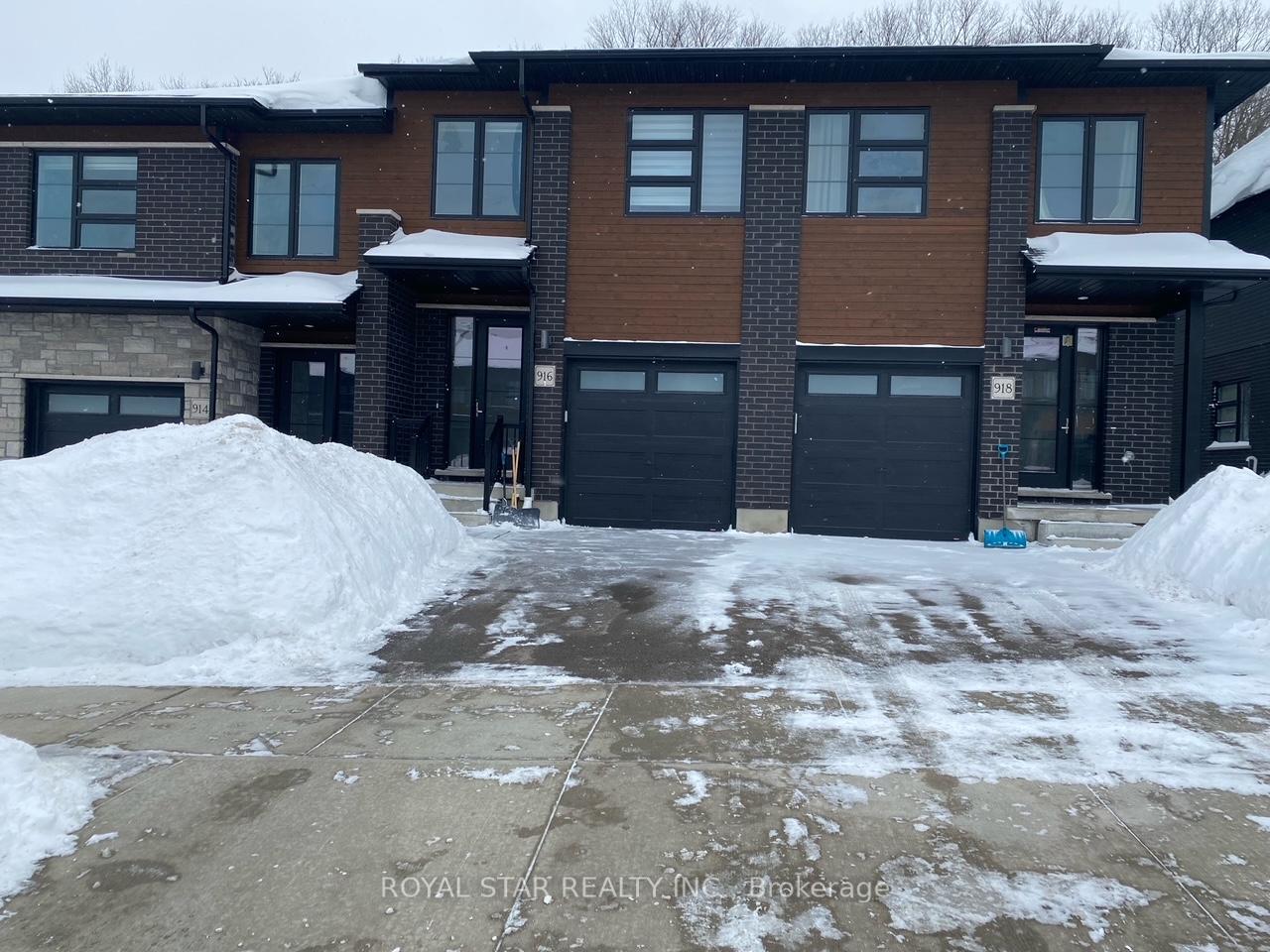 916 Robert Ferrie Drive, Kitchener, ON N2R 0P2
