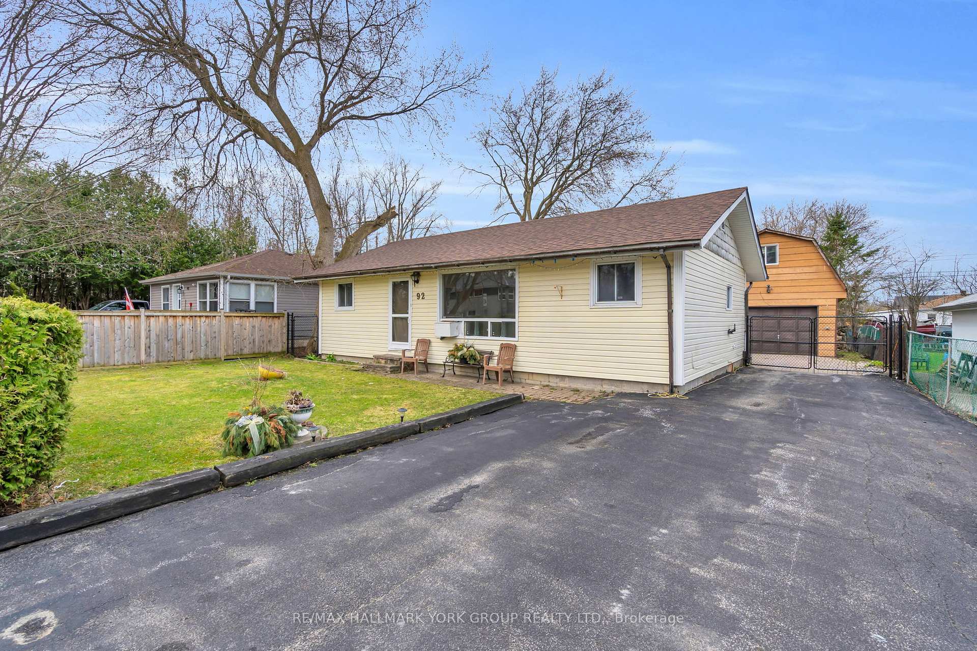 92 Cronsberry Road, Georgina, ON L0E 1N0