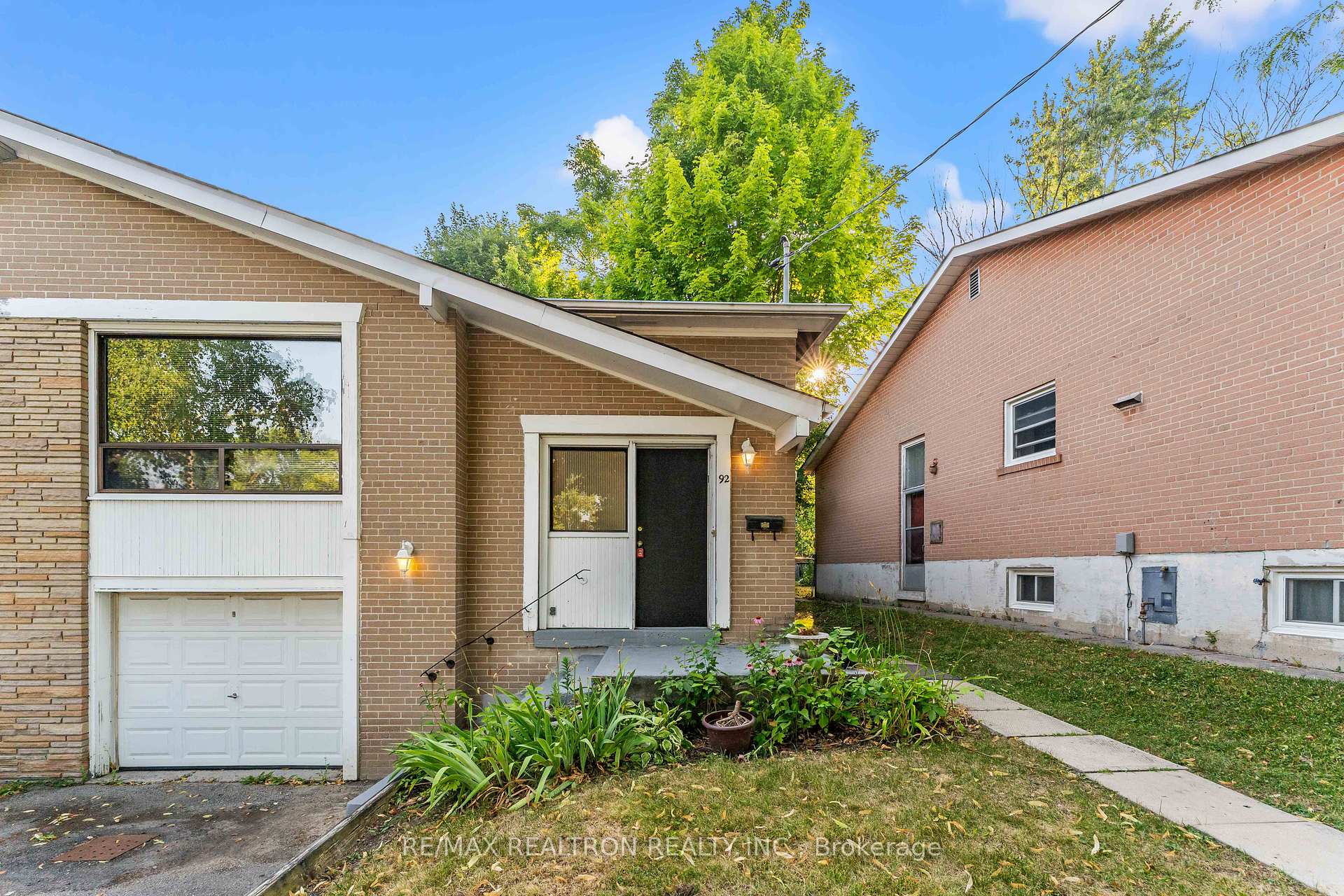 92 Elise Terrace, Toronto, ON M2R 2X1