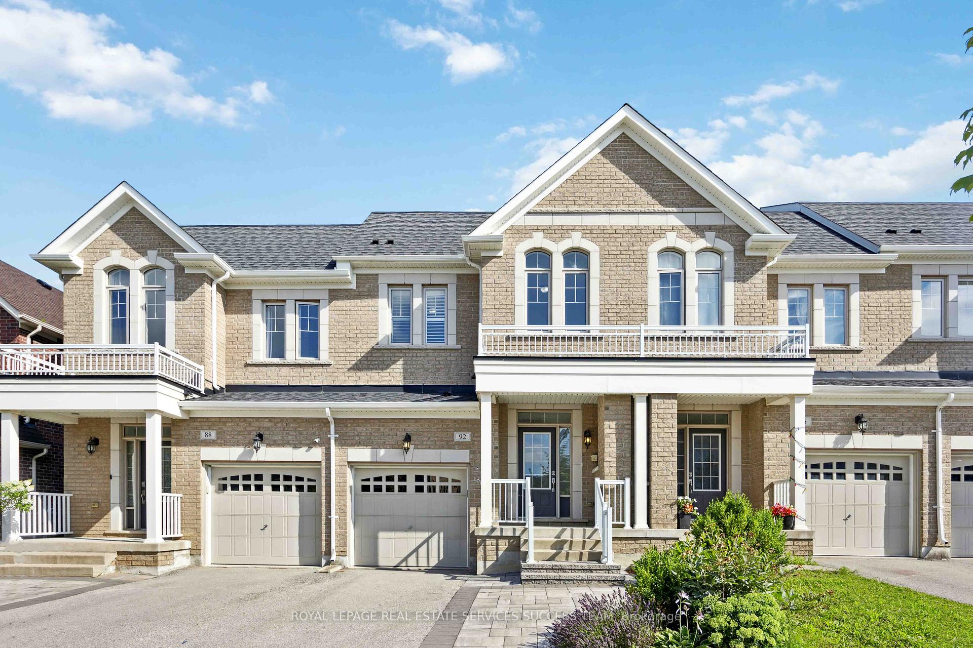 92 Radial Drive, Aurora, ON L4G 0Z8