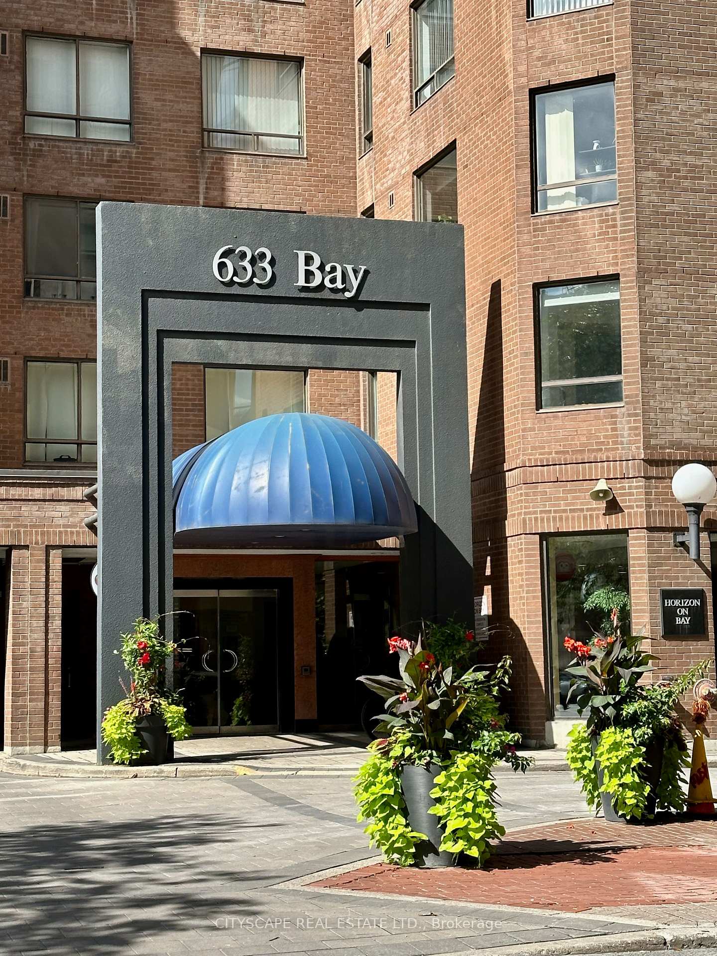 922 - 633 Bay Street, Toronto, ON M5G 2G4