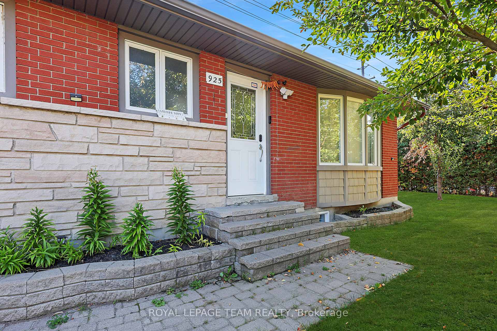 Upper Unit - 925 Moorvale Street, Overbrook - Castleheights and Area ...