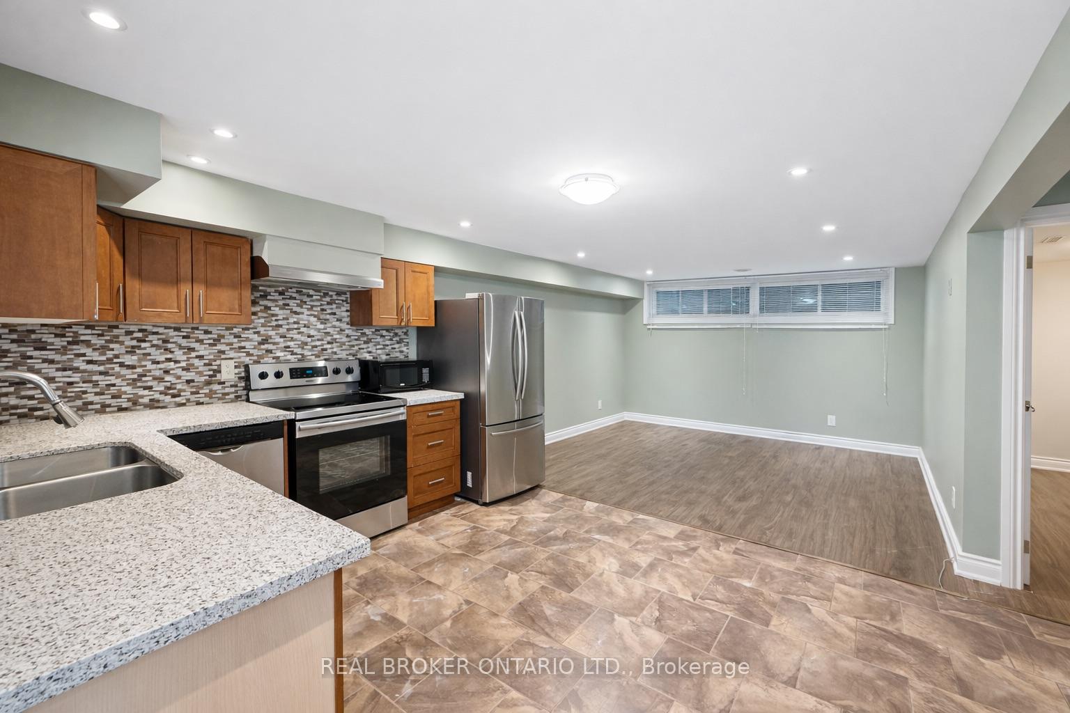 Lower 1 - 926 Flagship Drive, Mississauga, ON L4Y 2J4