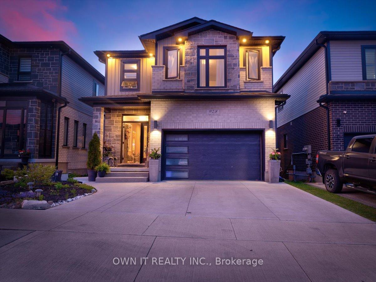 928 Chapel Hill Court, Kitchener, ON N2R 0P4