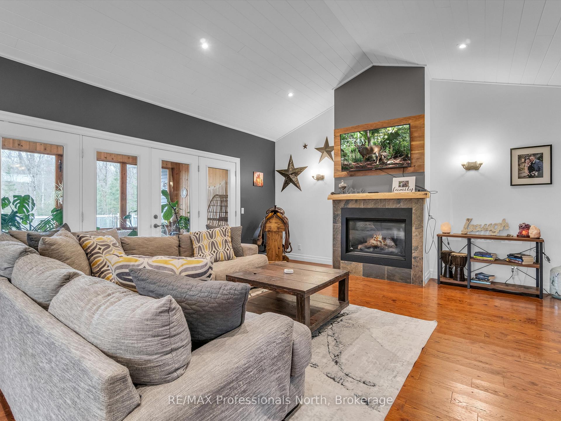 93 Mainhood's Road, Huntsville, ON P0B 1M0