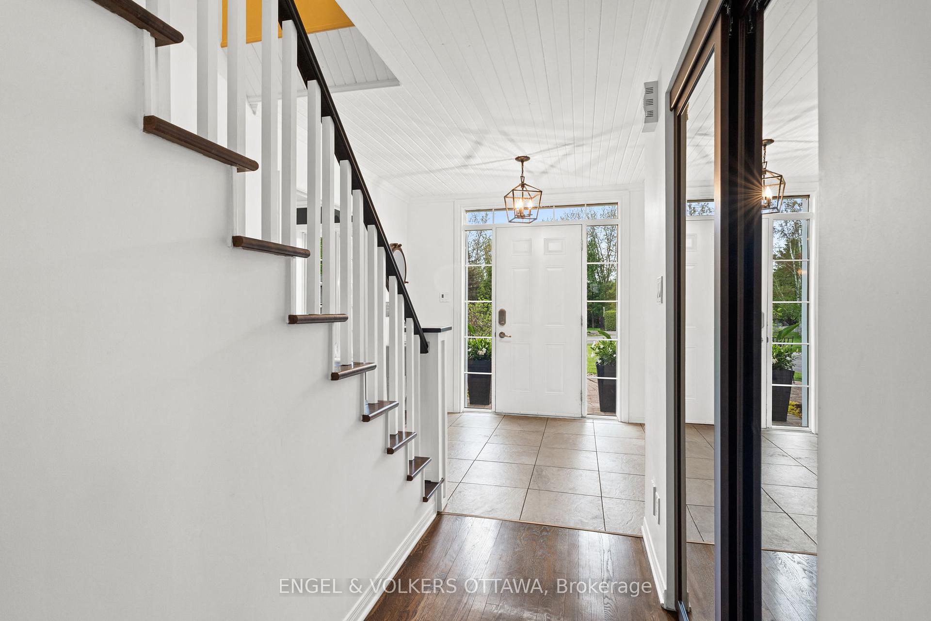 935 Fieldown Street, Orleans - Cumberland and Area, ON K4C 1B9