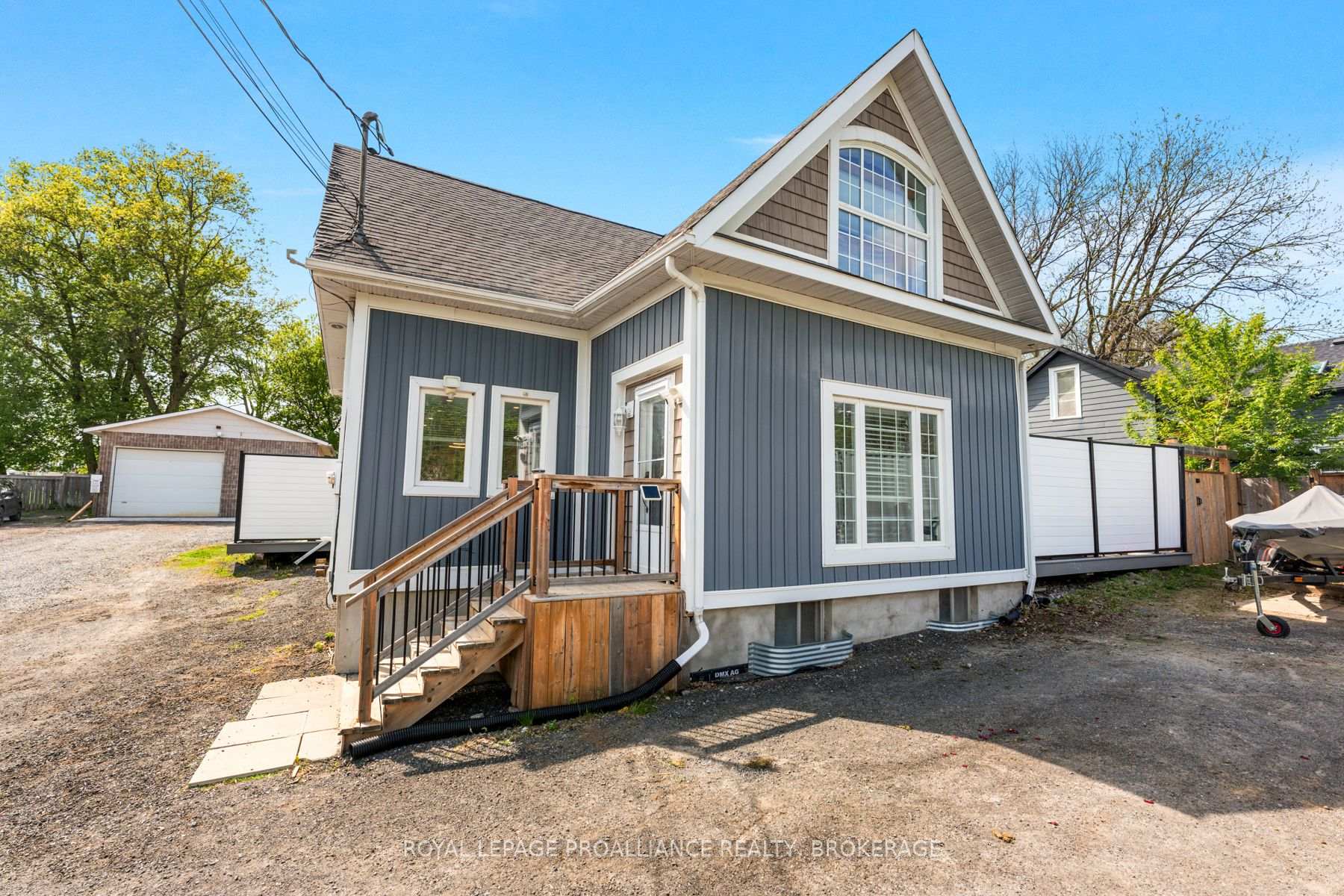 939 Sydenham Road, Kingston, ON K7M 3L8