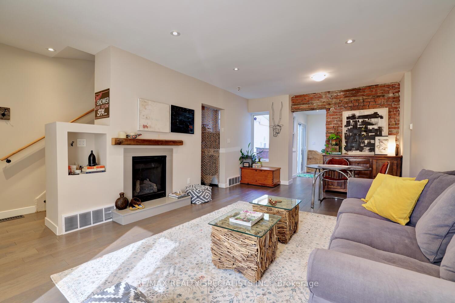 94 Glendale Avenue N, Hamilton, ON L8L 7J7