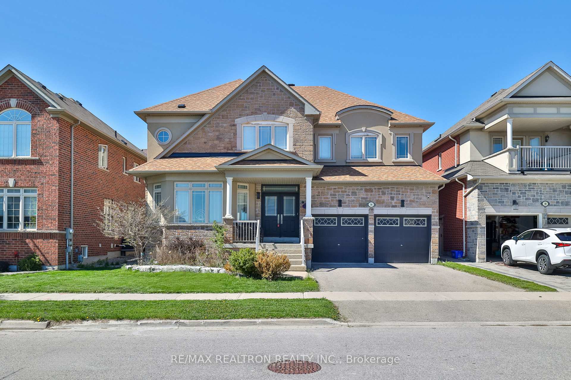 94 Halldorson Avenue, Aurora, ON L4G 7Z4