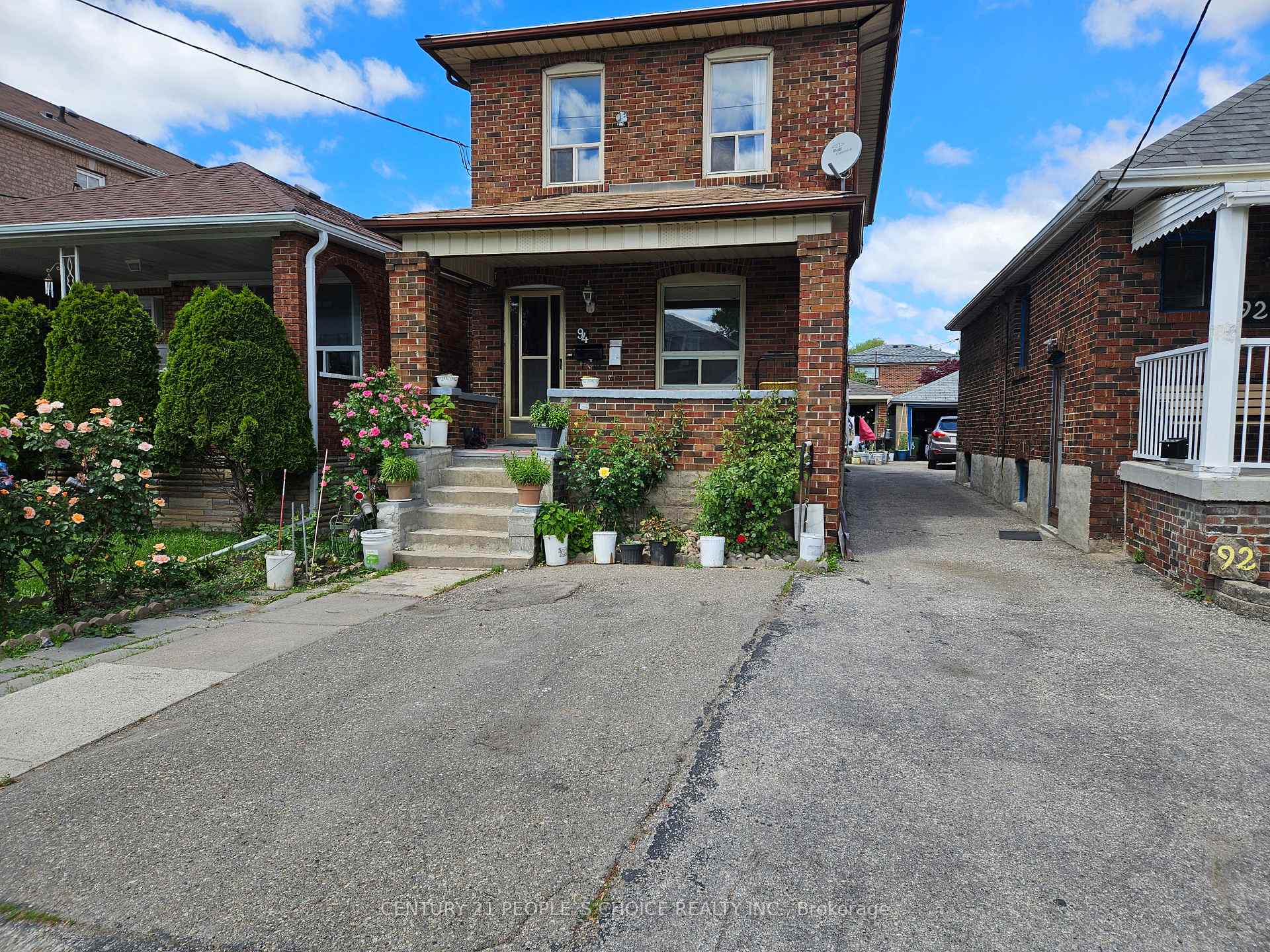 94 Ypres Road, Toronto, ON M6M 1P3