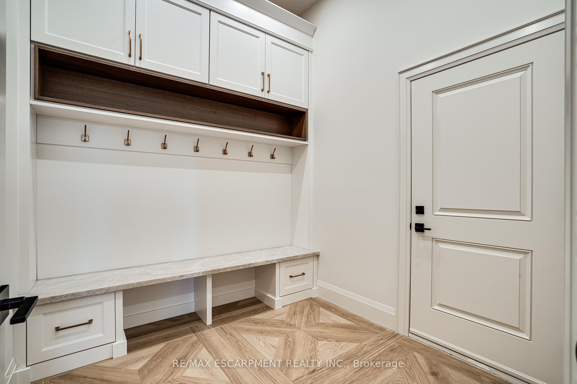 941 Old Mohawk Road, Hamilton, ON L9G 3K9