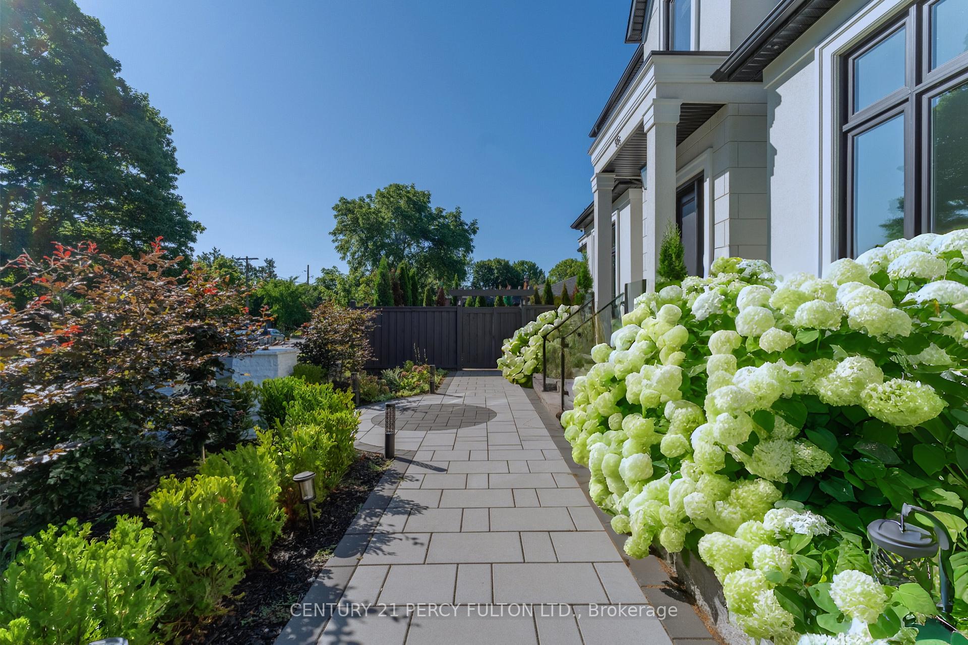 95 Great Oak Drive, Toronto, ON M9A 1N7