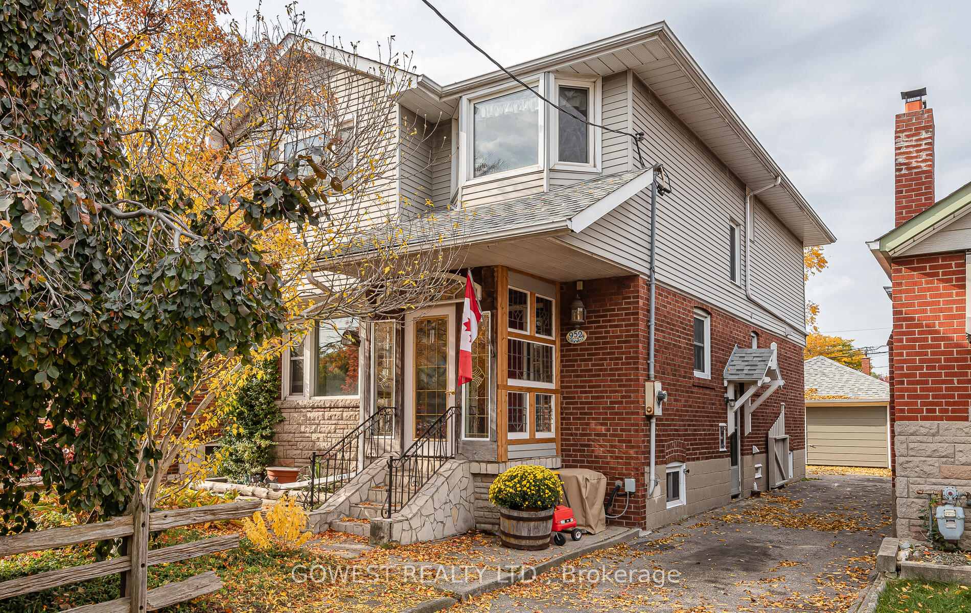 952 Coxwell Avenue, Toronto, ON M4C 3G3