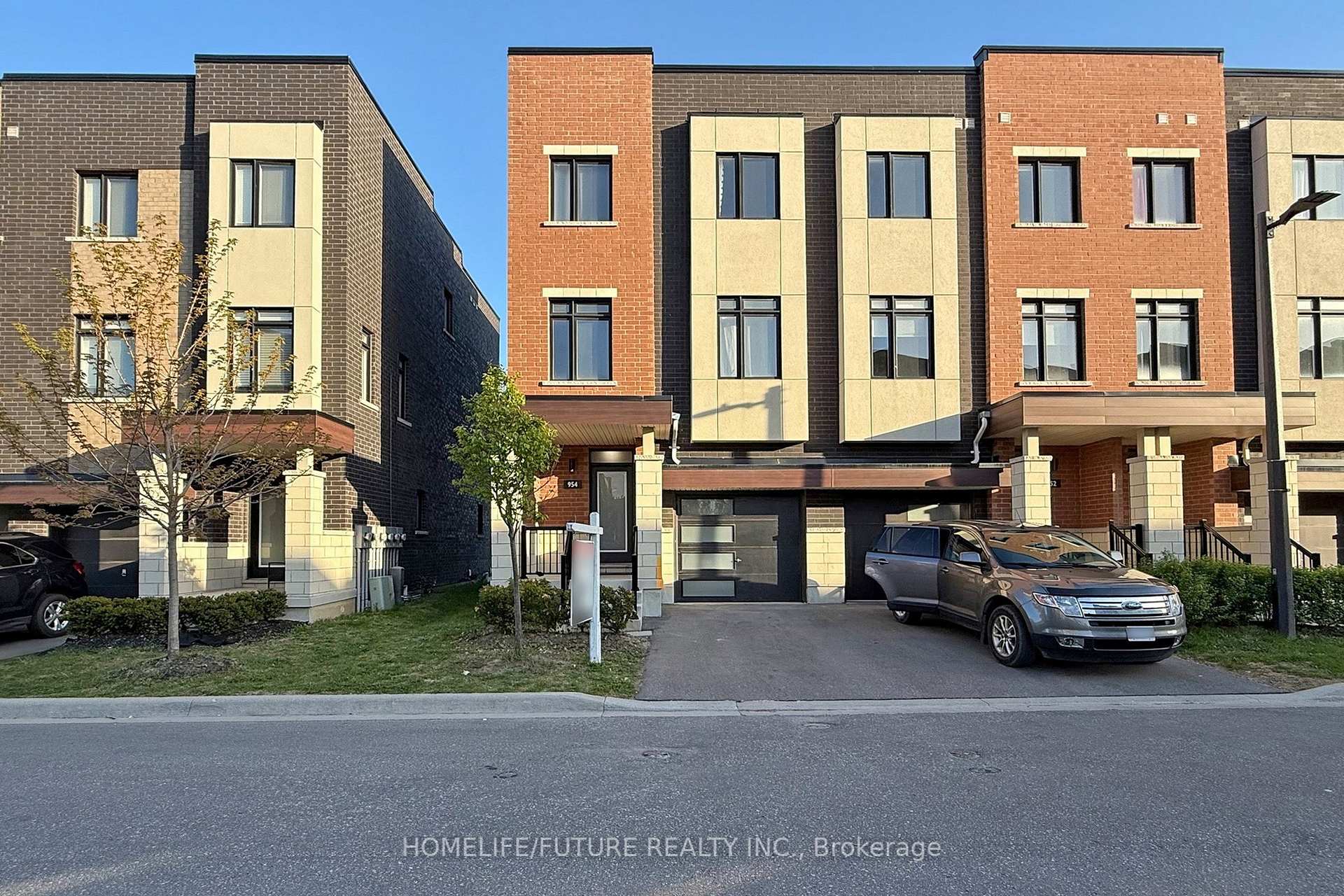 954 Kicking Horse Path, Oshawa, ON L1J 0B4