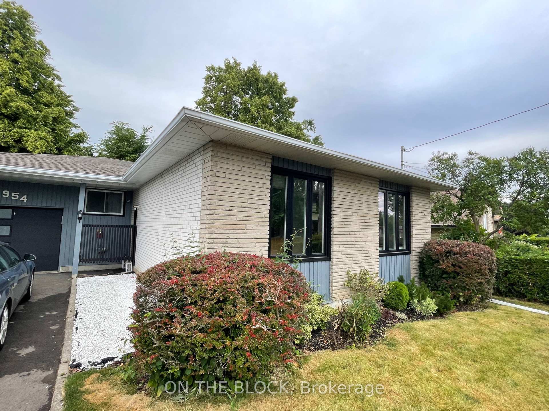 2BR Basemnt - 954 Timmins Gdns Gardens N, Pickering, ON L1W 2L2