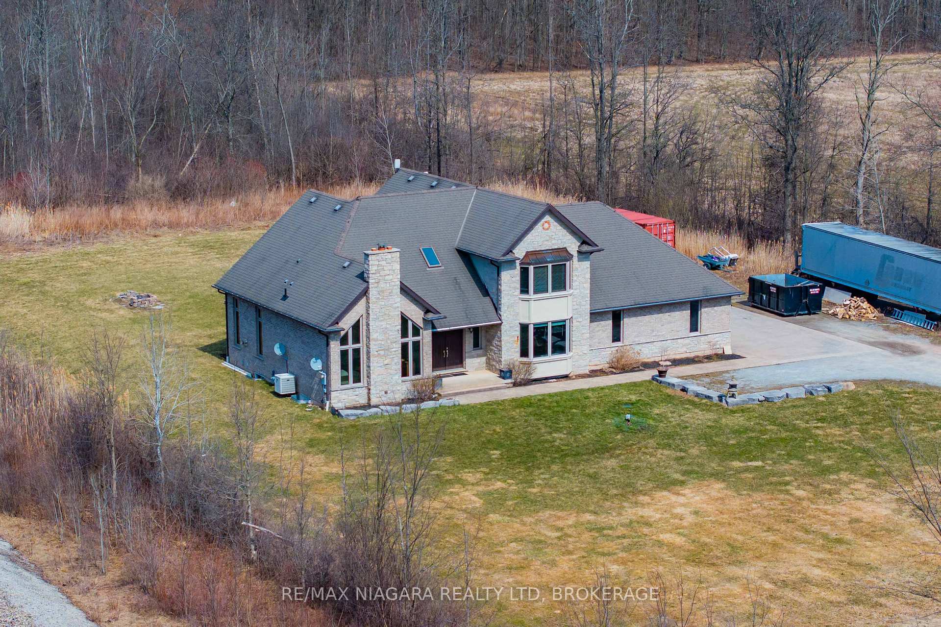 9559 LINCOLN Street, Niagara Falls, ON L3B 5N7