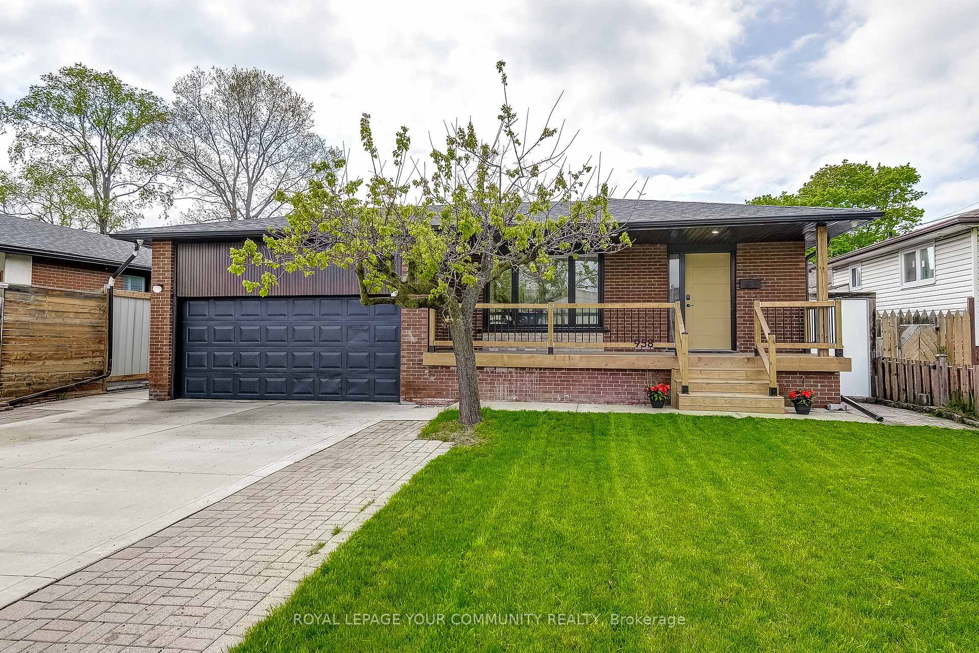 958 South Service Road, Mississauga, ON L5E 1V1