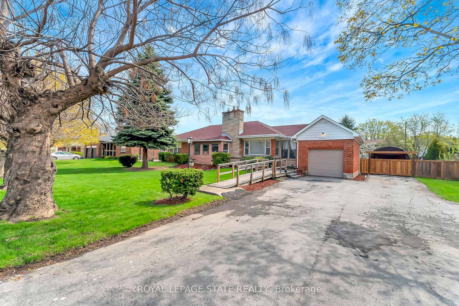 96 Gray Road, Hamilton, ON L8G 3V1
