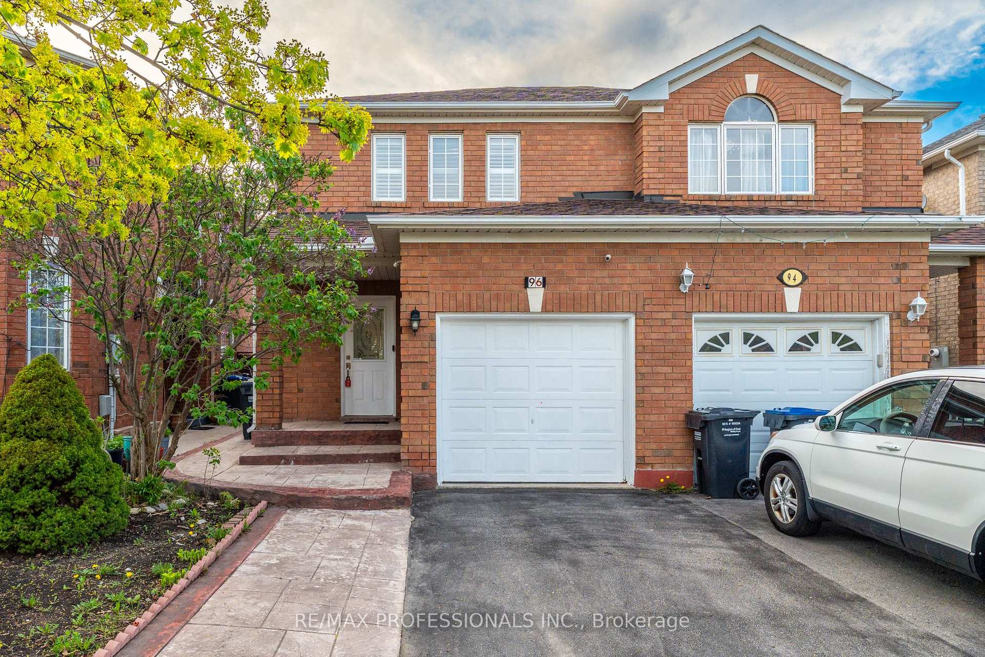 96 Lake Louise Drive, Brampton, ON L6X 4Y6
