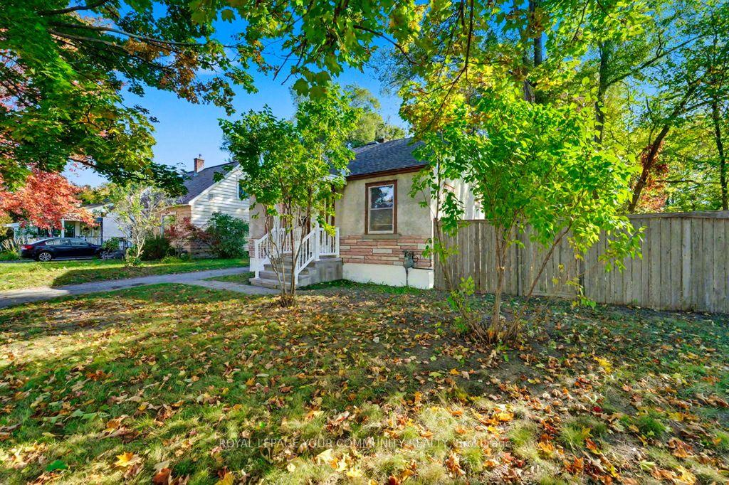 967 Merivale Road, Carlington - Central Park, ON K1Z 6A3