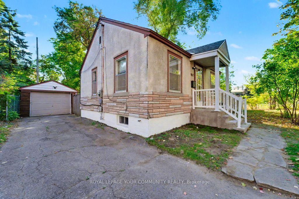 967 Merivale Road, Carlington - Central Park, ON K1Z 6A3