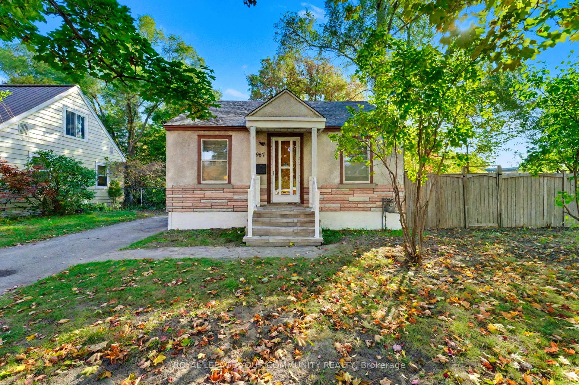967 Merivale Road, Carlington - Central Park, ON K1Z 6A3