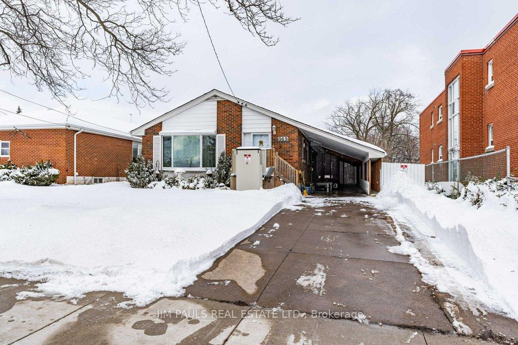 969 Mohawk Road E, Hamilton, ON L8T 2R9