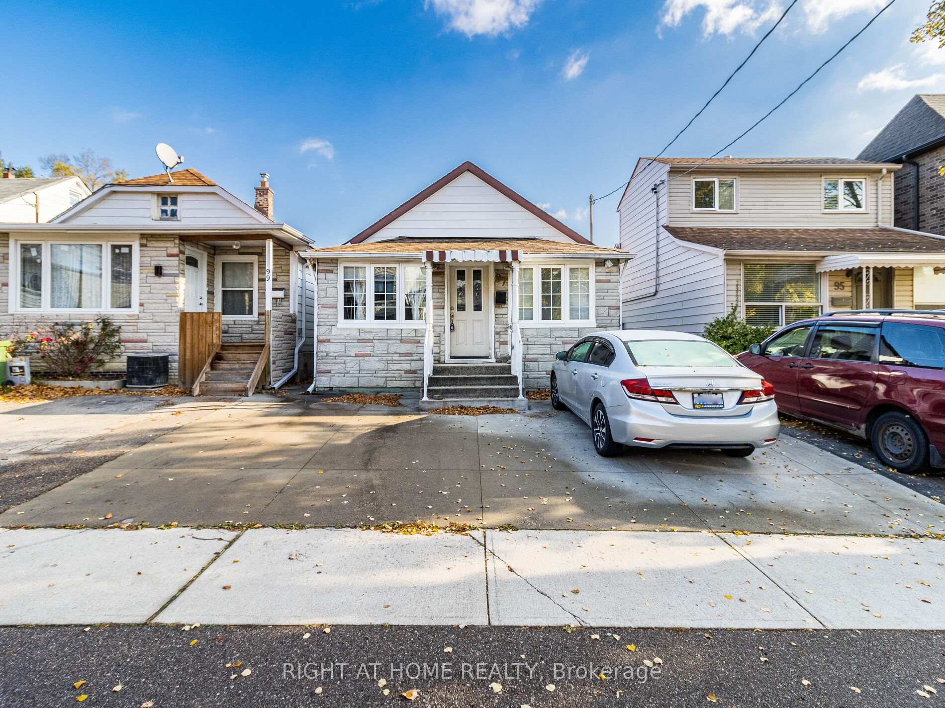 97 29th Street, Toronto, ON M8W 3B1