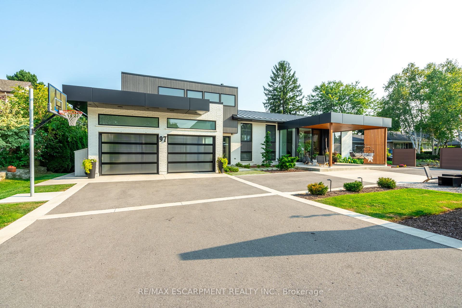 97 Overdale Avenue, Hamilton, ON L9H 7H1