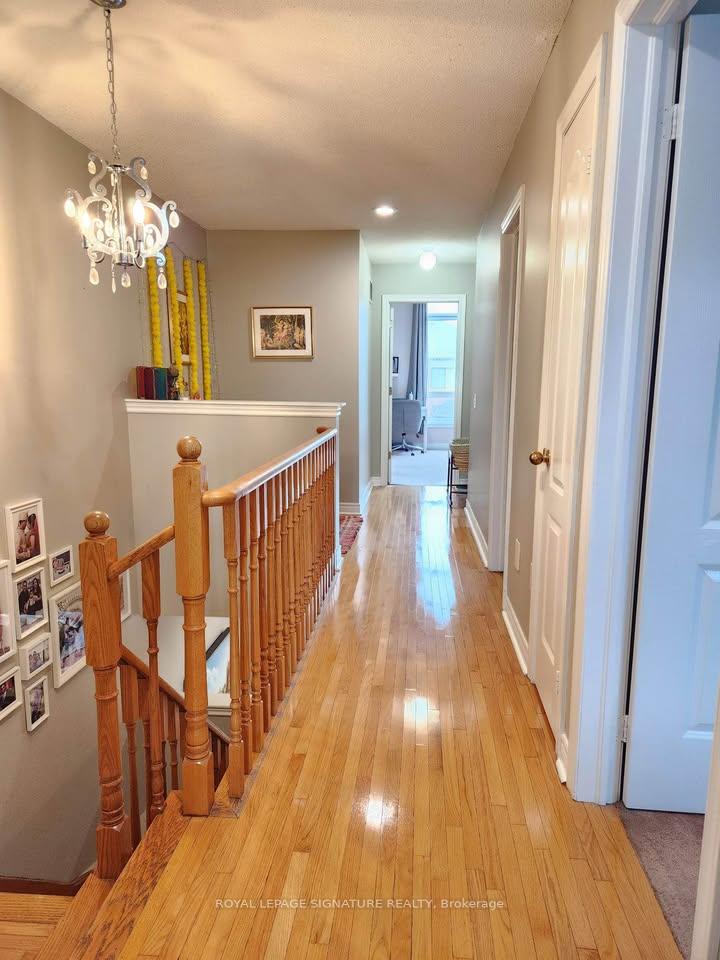 Upper - 971 Ledbury Crescent, Mississauga, ON L5V 2R3