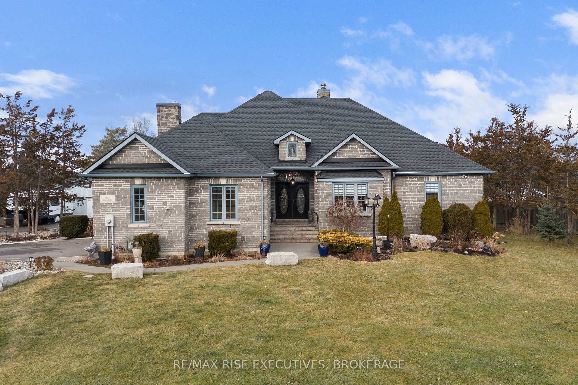 977 Sunnyside Road, Kingston, ON K7L 4V4