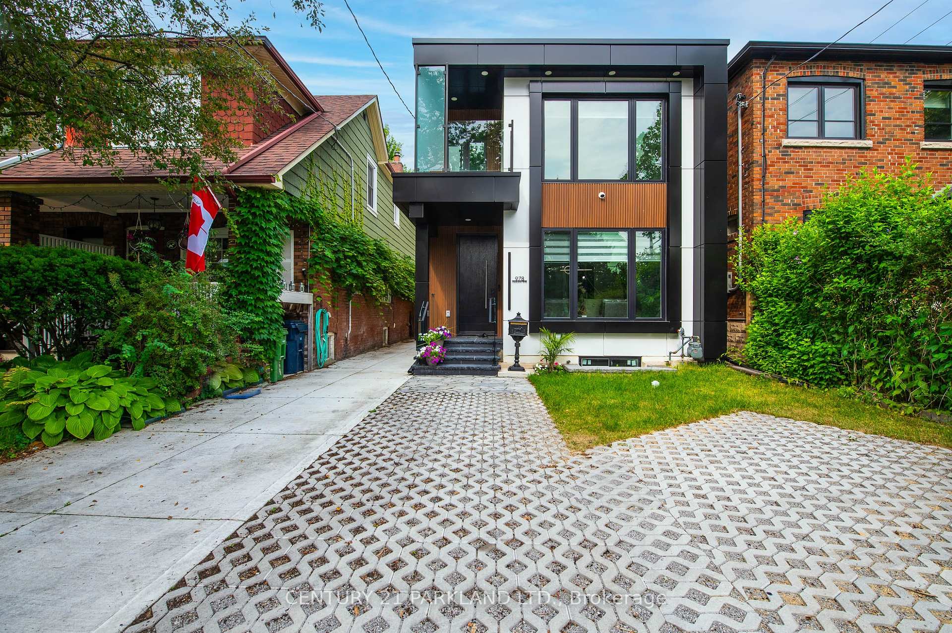 978 Carlaw Avenue, Toronto, ON M4K 3M1