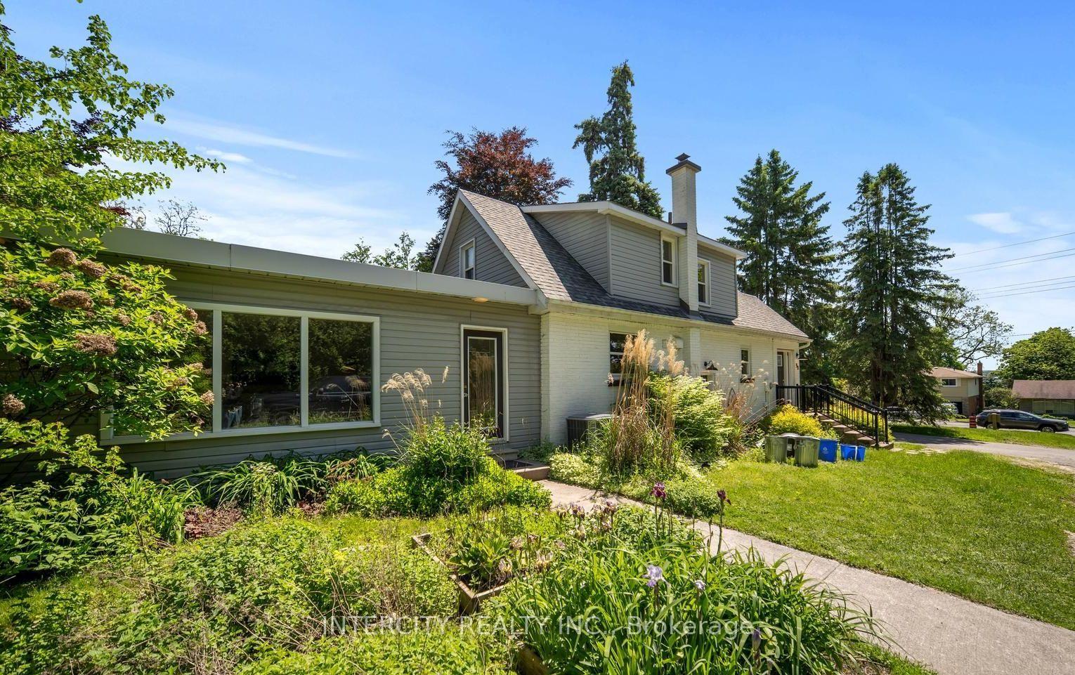 98 Blake Street, Barrie, ON L4M 1J9