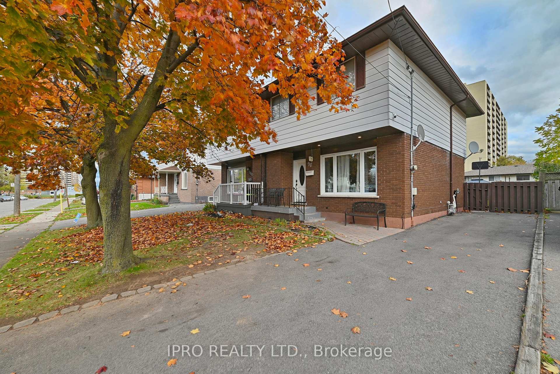 98 Riverdale Drive, Hamilton, ON L8E 1K4