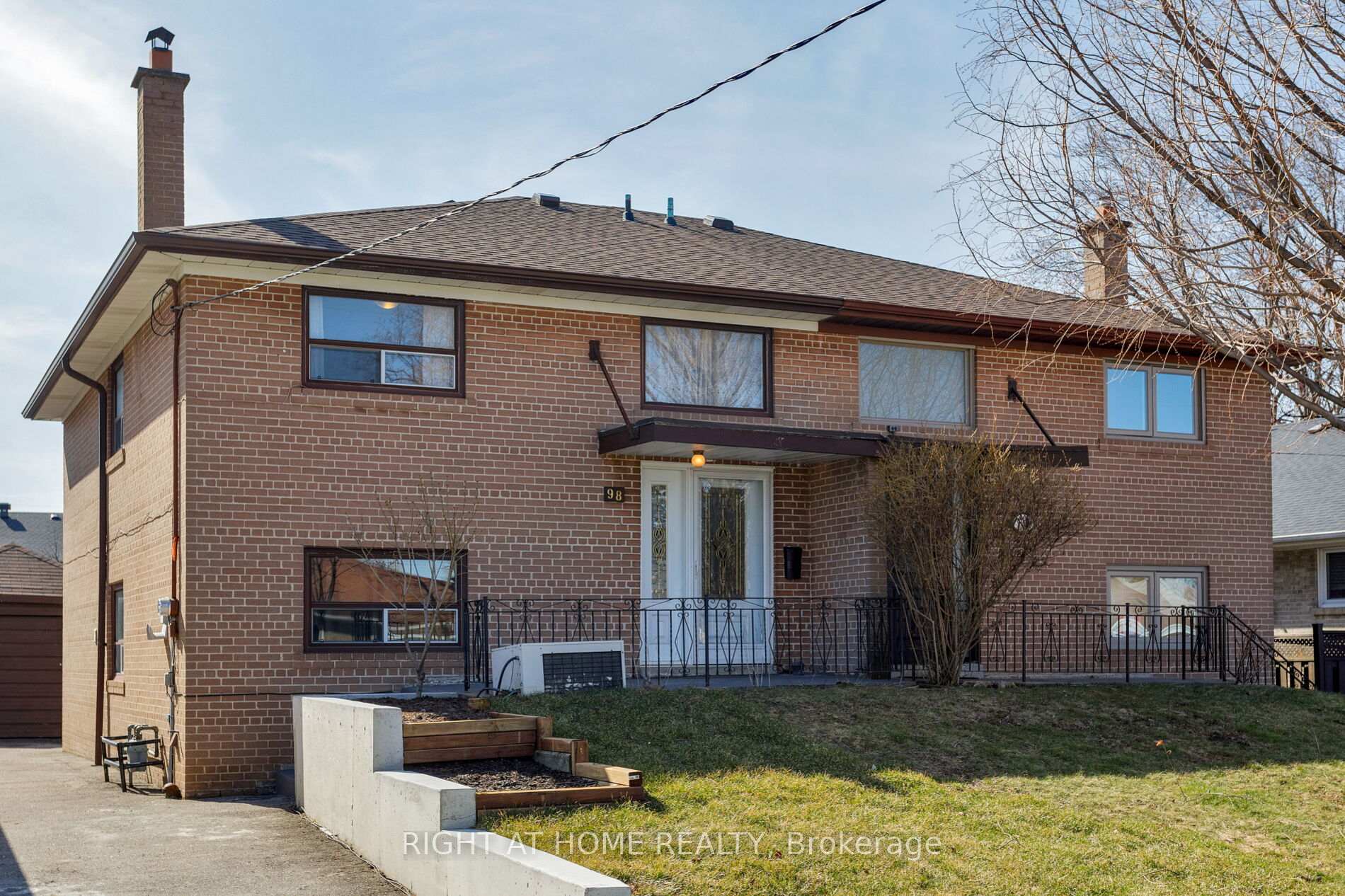 98 St Lucie Drive, Toronto, ON M9M 1T3