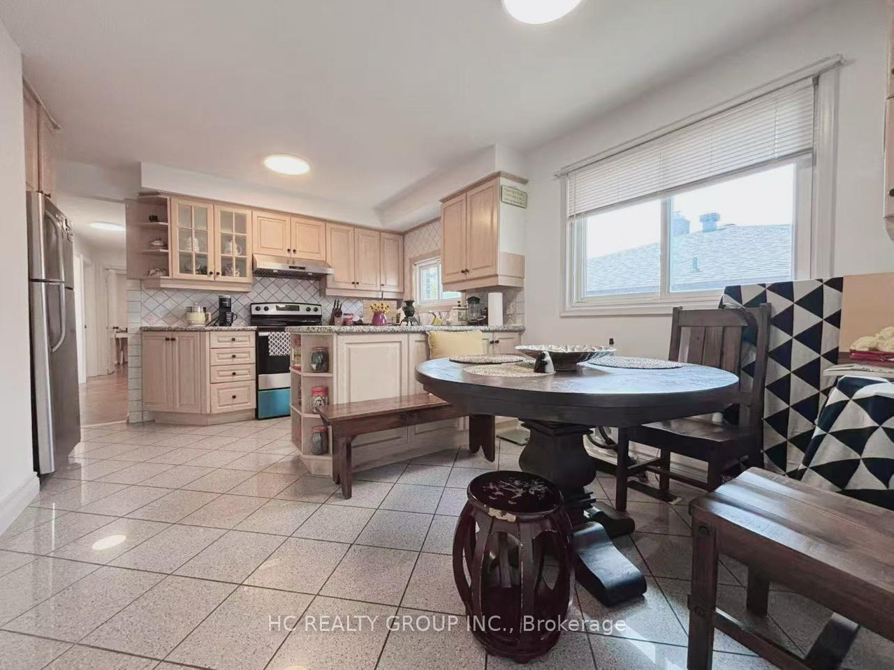 983 Old Cummer Avenue, Toronto, ON M2H 1W5
