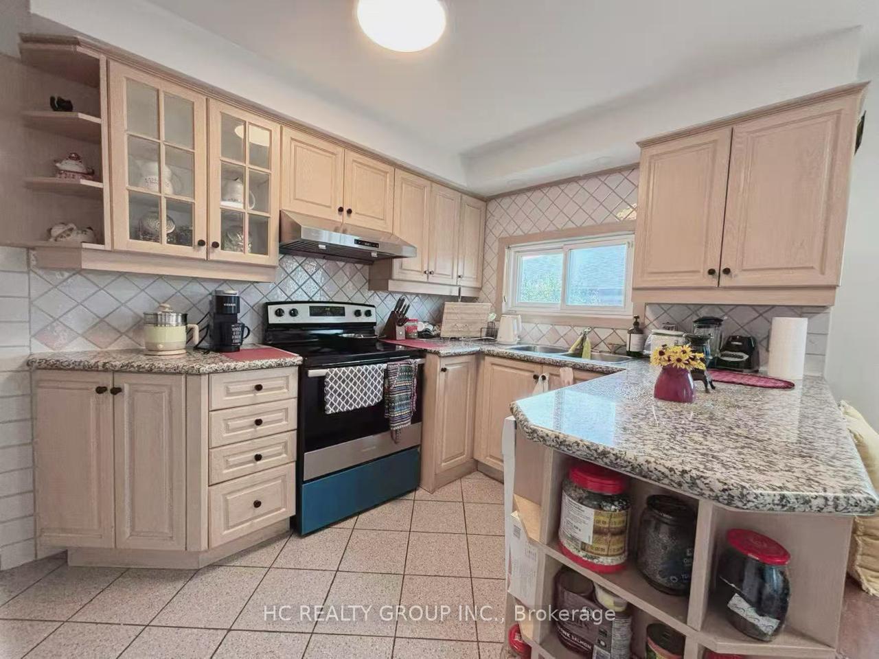 983 Old Cummer Avenue, Toronto, ON M2H 1W5