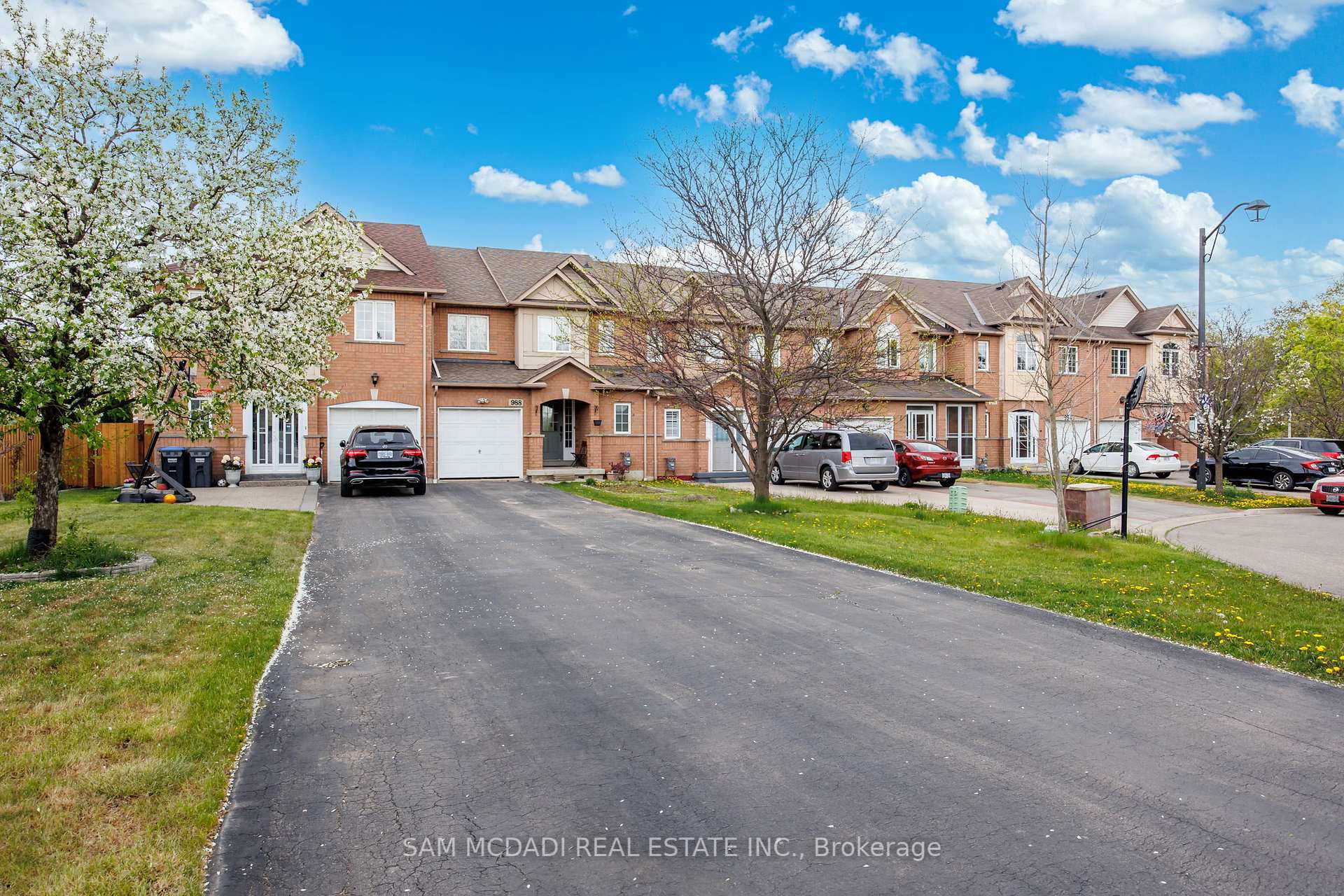 988 Delgado Drive, Mississauga, ON L5V 2S3