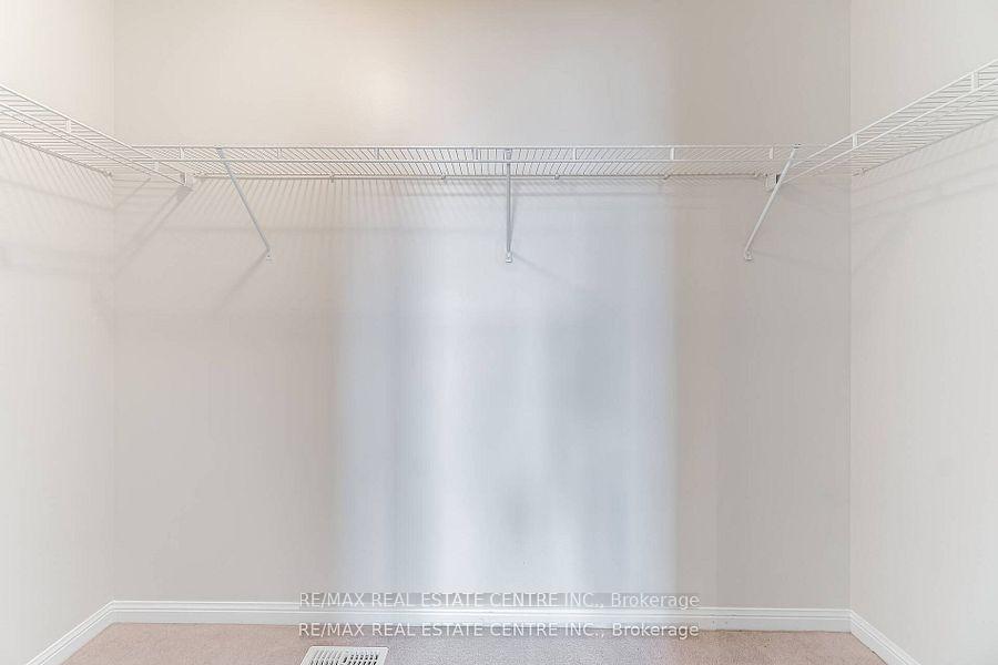 989 Farmstead Drive, Milton, ON L9T 8J1