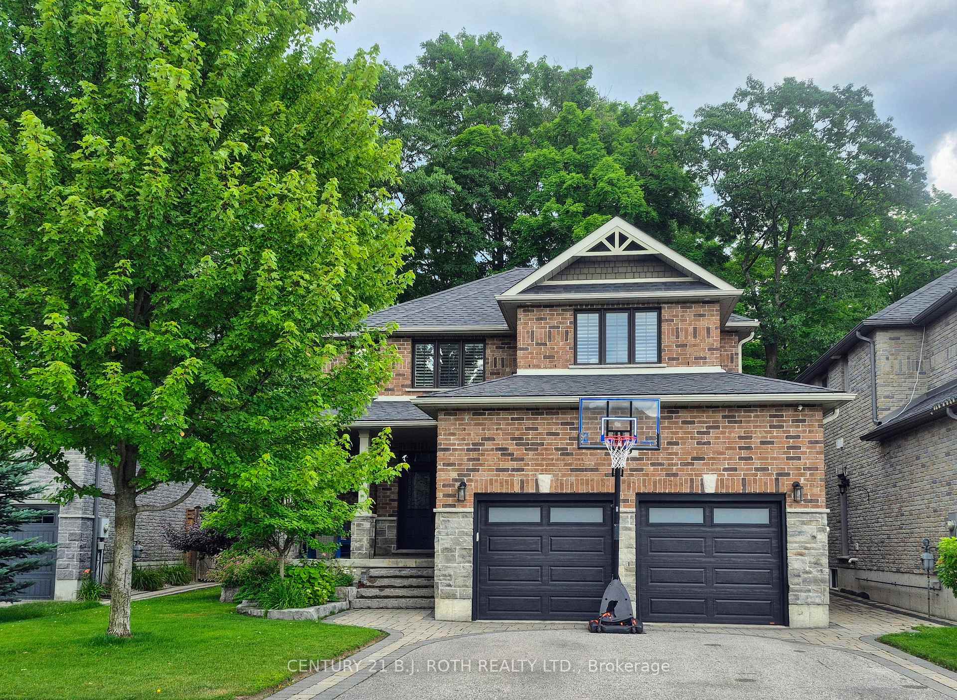 99 JEWEL HOUSE Lane, Barrie, ON L4N 5X1