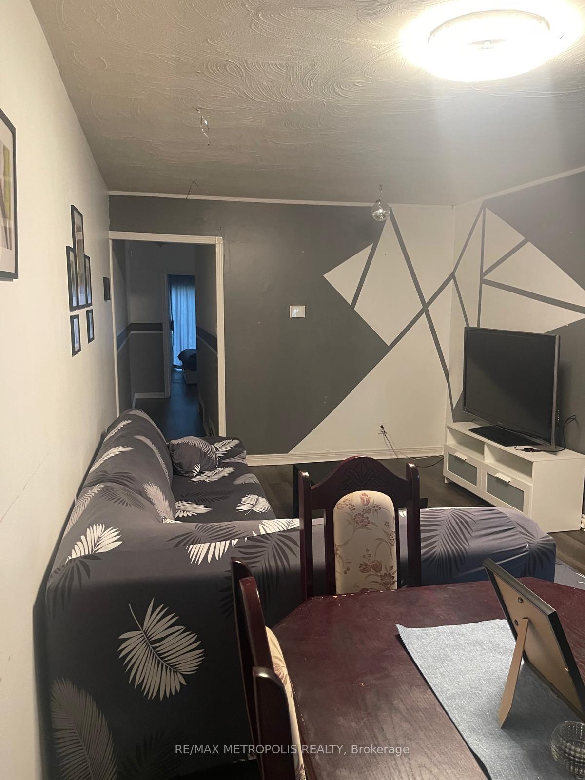 Upper - 99 Overture Road, Toronto, ON M1E 2W3